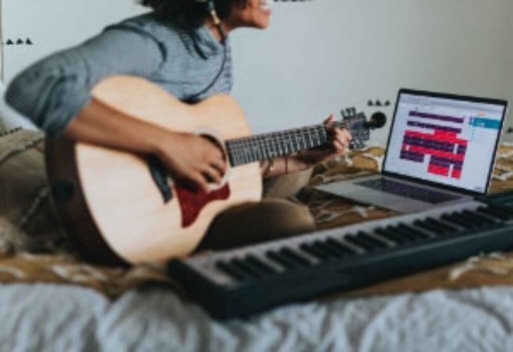 The Best Online Guitar Lessons in 2023 | String Realm